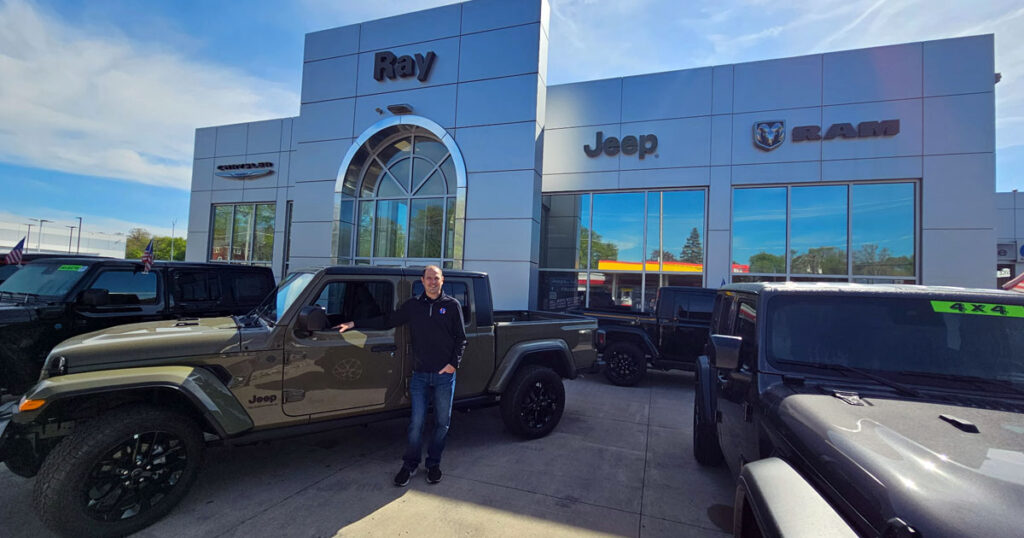 Ray Chrysler Dodge Jeep Ram donates ’25 Jeep Gladiator for Jeeps on the ...